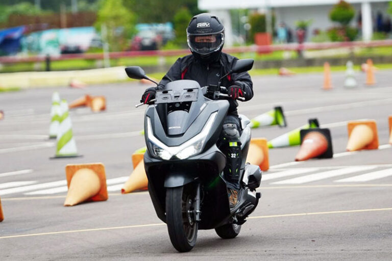 New Honda PCX 160 Hadir dengan 3 Tipe, Begini Beberapa Fitur
